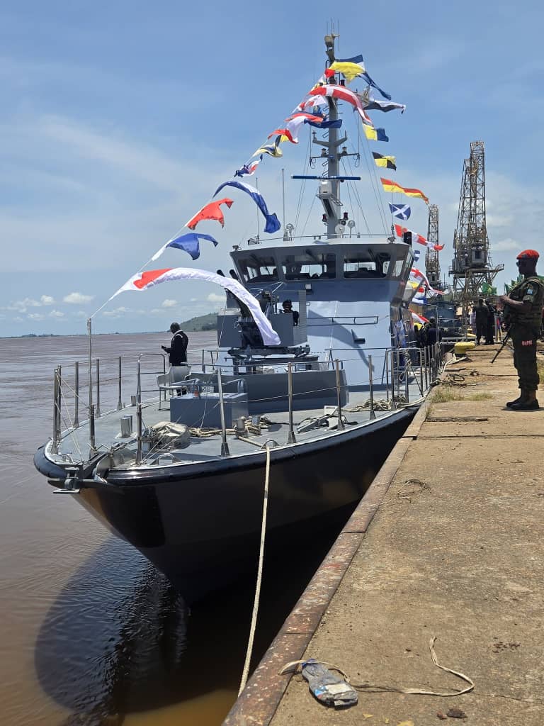 La RDC réceptionne un navire de patrouille au port de Boma | BETO.CD
