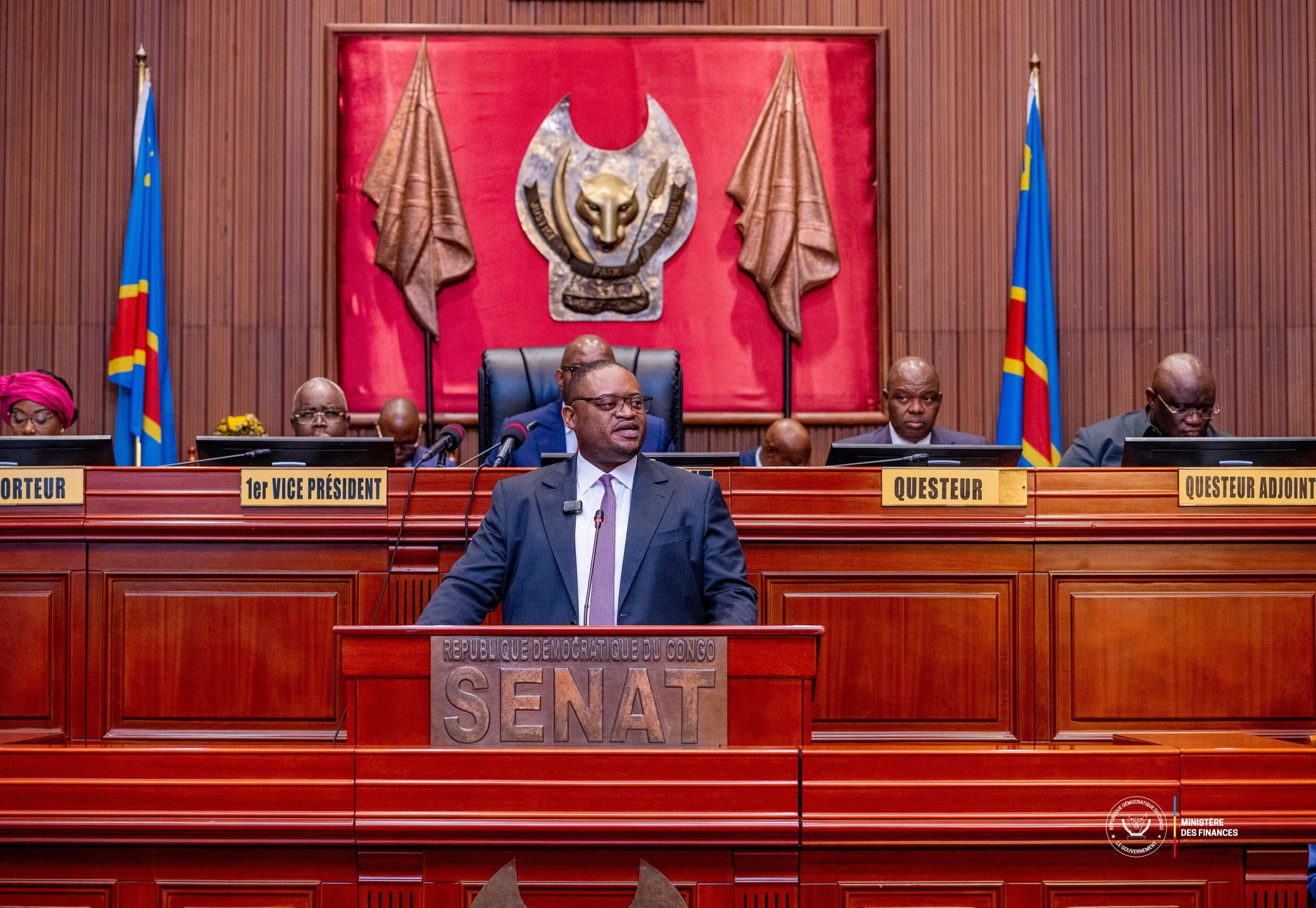 Sénat : cinq projets de loi reçus, le ministre Fwamba promet une CNP ...